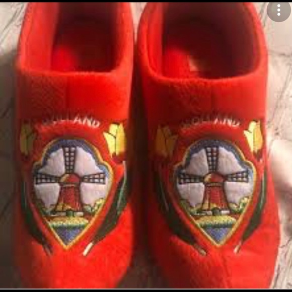 Shoes | Tulip Red Windmill Clog Slipper Size 69 | Poshmark
